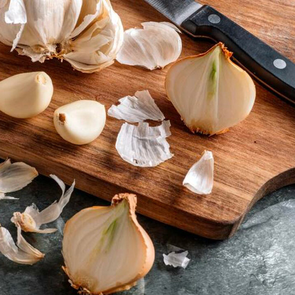 Loupání česneku • YouCook